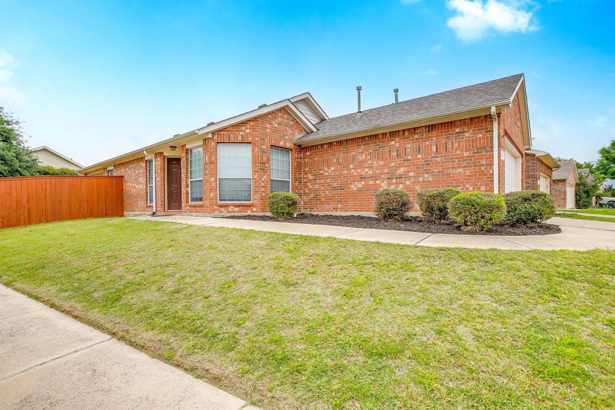 2101 Ingrid Lane, Fort Worth, TX 76131 (#78279255) | RentalSource