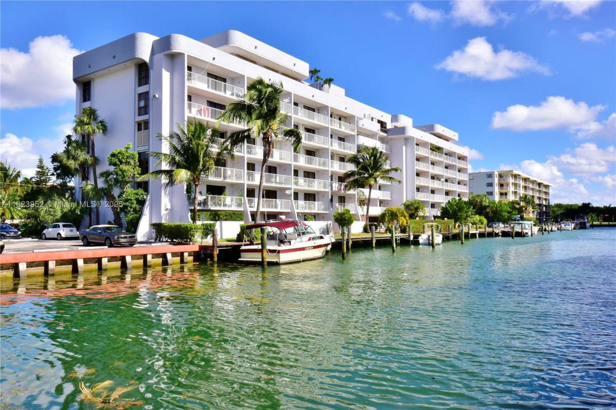 1650 NE 115th St #209, Miami, FL 33181 (#81877720) | RentalSource