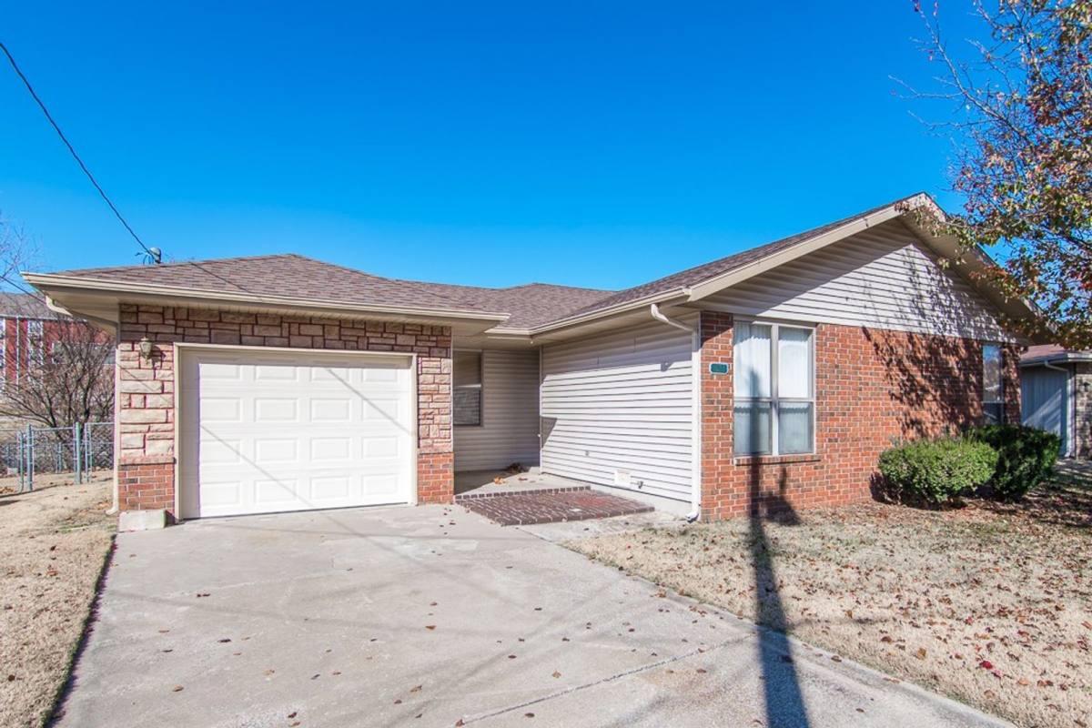 1033 E Scott, Springfield, MO 65802 (#82176336) | RentalSource