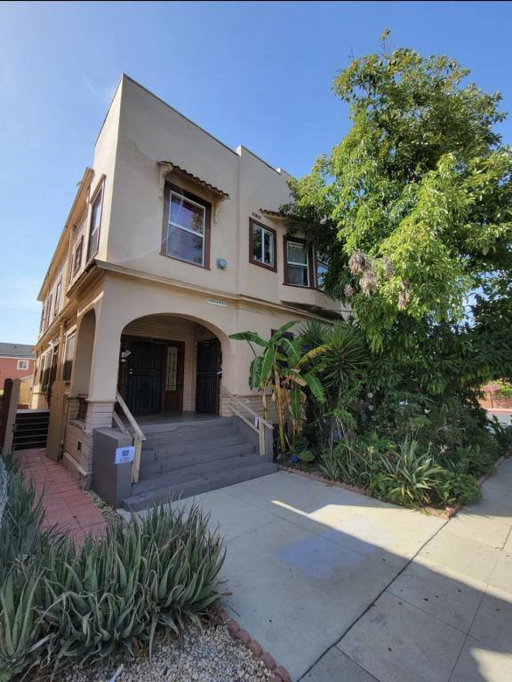 1703 1 2 S Bonnie Brae St Los Angeles Ca 90006 82235341