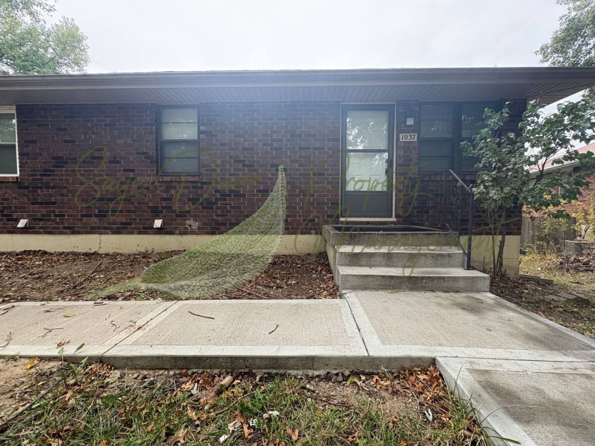1037 & 1039 SW Kings Cross Rd, Blue Springs, MO 64014 (#82422641)