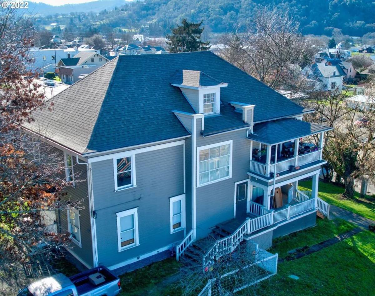 957 SE Stephens St, Roseburg, OR 97470 | RentalSource