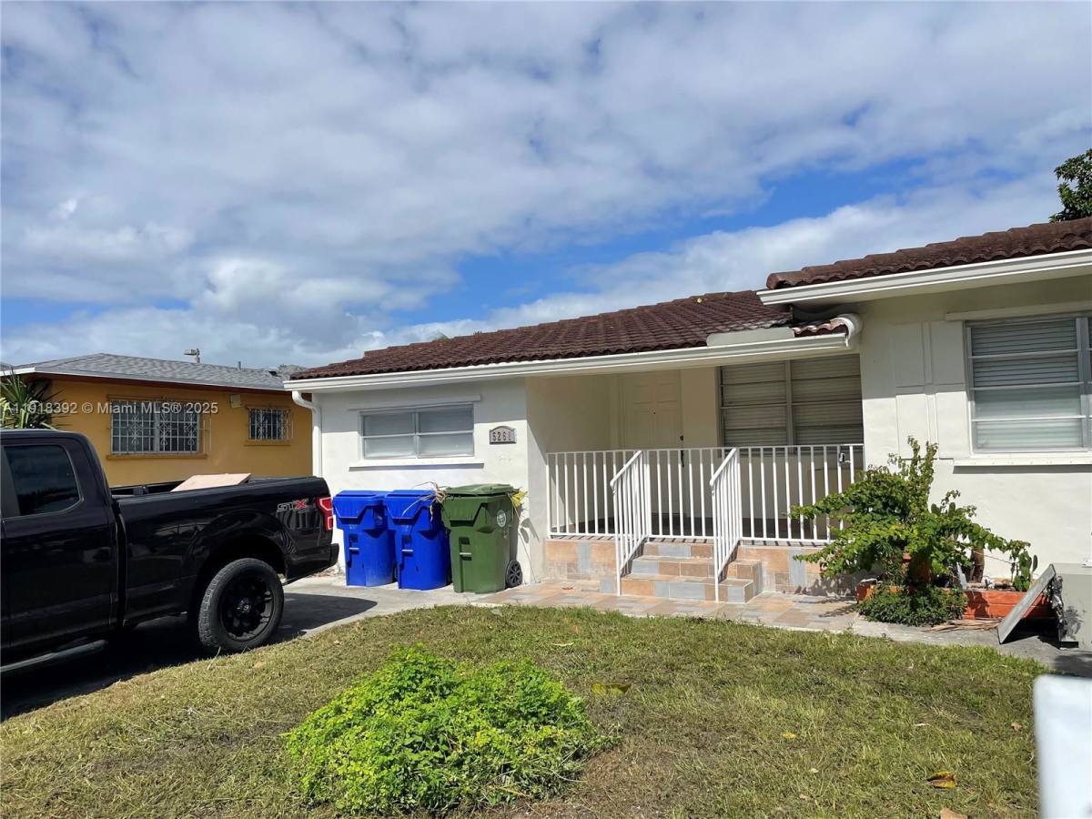 5261 NW 1st St, Miami, FL 33126 (#82684250) | RentalSource