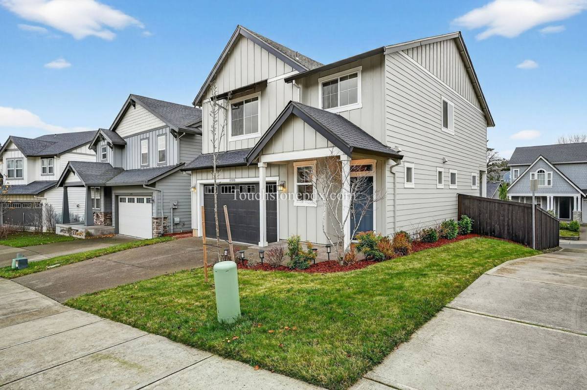 11333 SE Courteous Court, Happy Valley, OR 97086 - $3,200