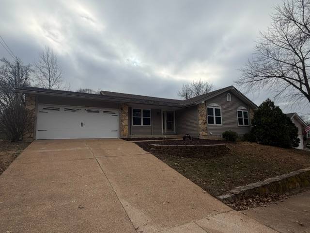 4706 McIlroy Dr, Saint Louis, MO 63128 | RentalSource