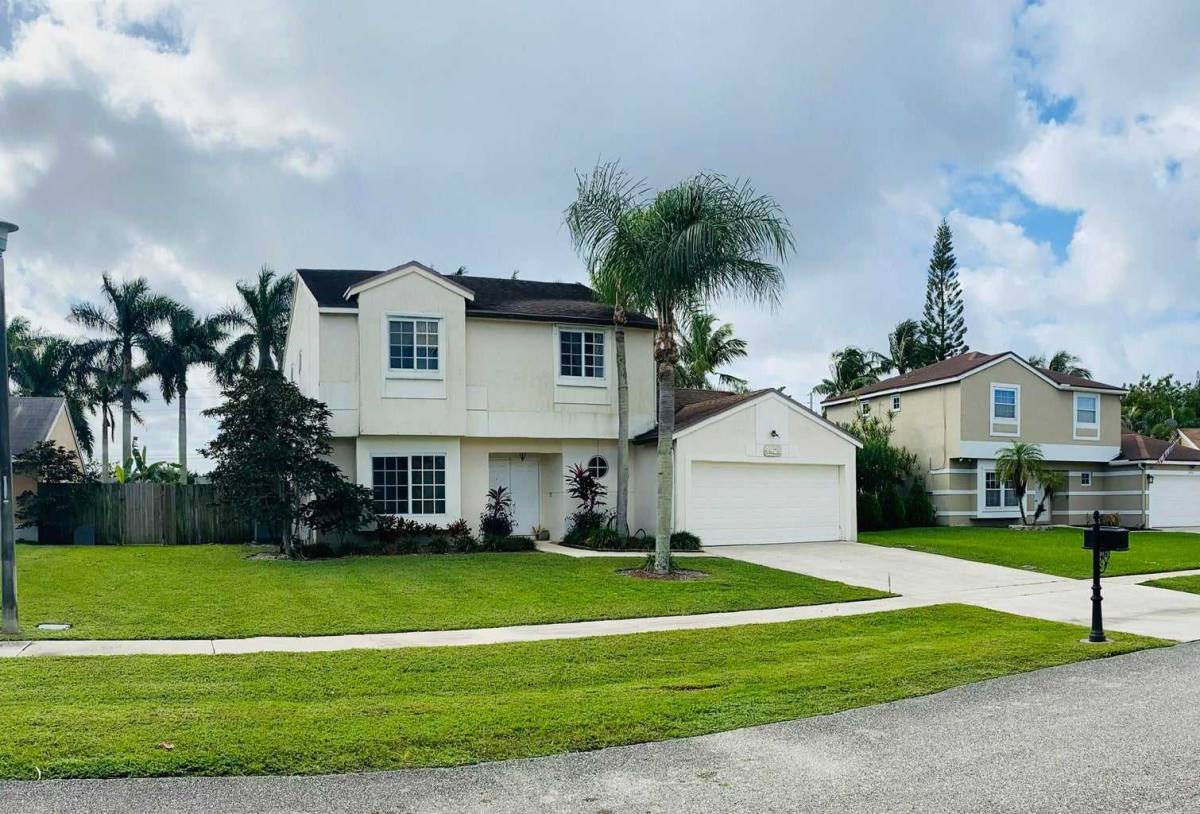 9928 Moss Pond Dr, Boca Raton, FL 33496 - $4,500 | RentalSource