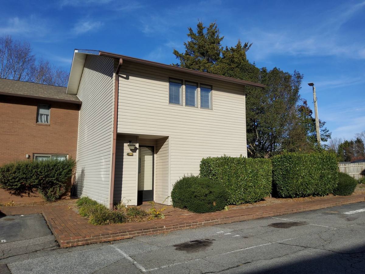 207 Forest View Court, Winston Salem, NC 27104 (#82731222) | RentalSource