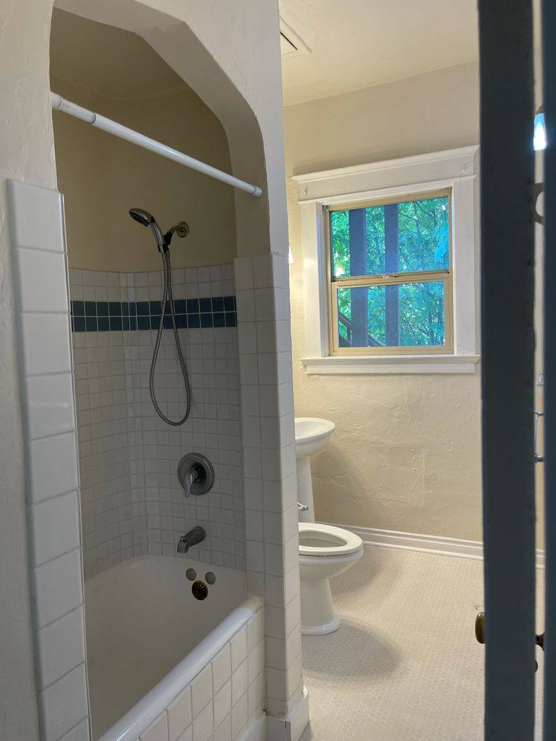 1027 Bellevue Court E, Seattle, WA 98102 | RentalSource