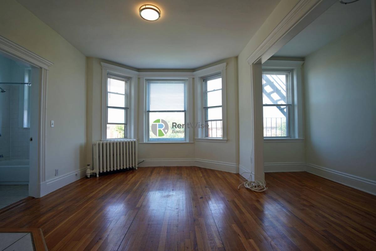 1302 Commonwealth Ave #32, Allston, MA 02134 - $2,100 | RentalSource