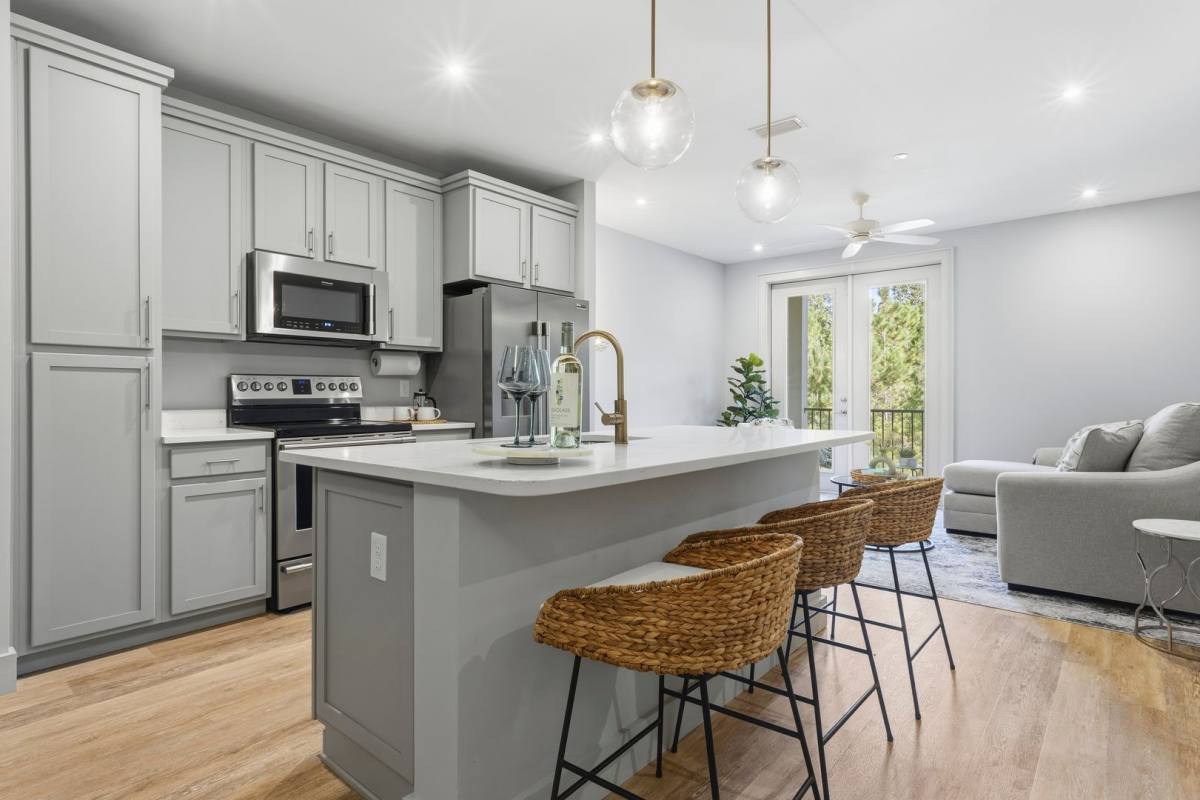 2501 Bienville Blvd in Ocean Springs, MS | $1,900 - $1,900 | 1 Bed 1 ...