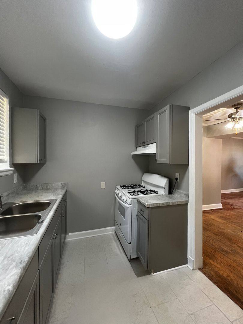 100 N Cooper St in Memphis, TN | 2 Beds 1 Bath 950 sqft Apartment for ...