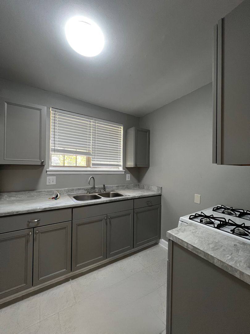 100 N Cooper St in Memphis, TN | 2 Beds 1 Bath 950 sqft Apartment for ...